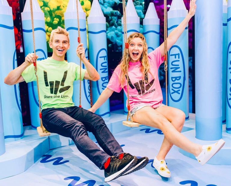 Grace Sharer Bio | Age, Wiki, Net worth, Brother, Height, Boyfriend?|